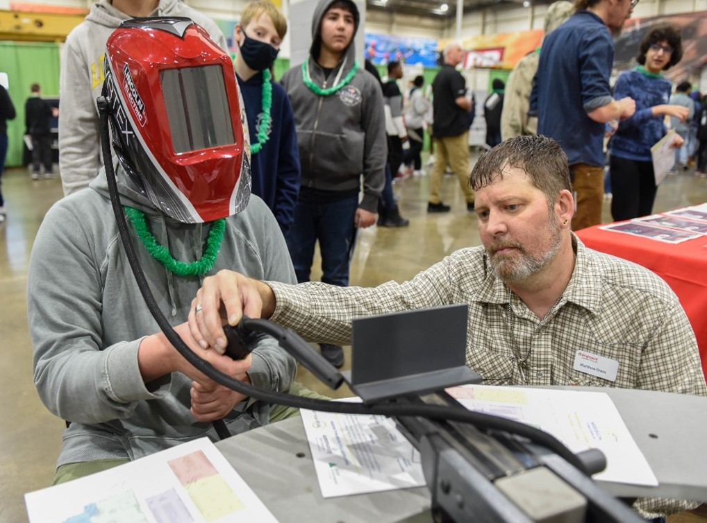 Understanding apprenticeships: How colleges and their business partners ...